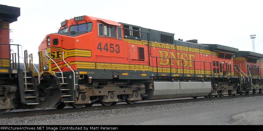 BNSF 4453